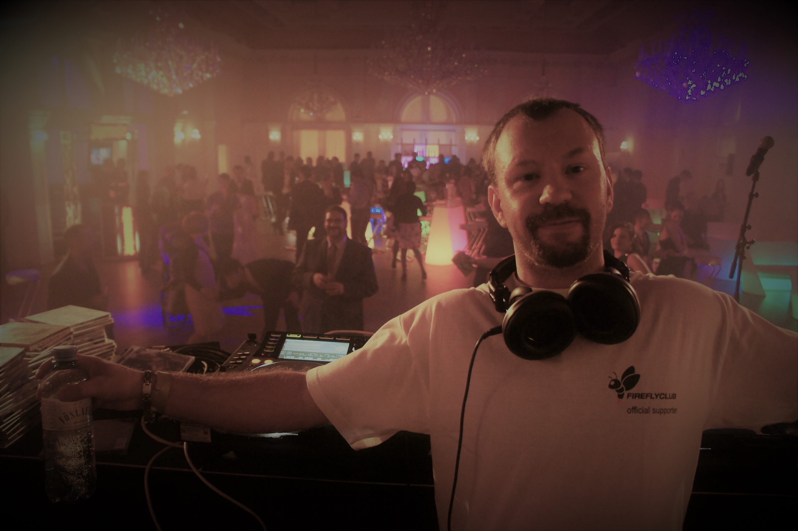 Firefly Club: Djs mit Handicap bringen Tanzfläche zum Beben