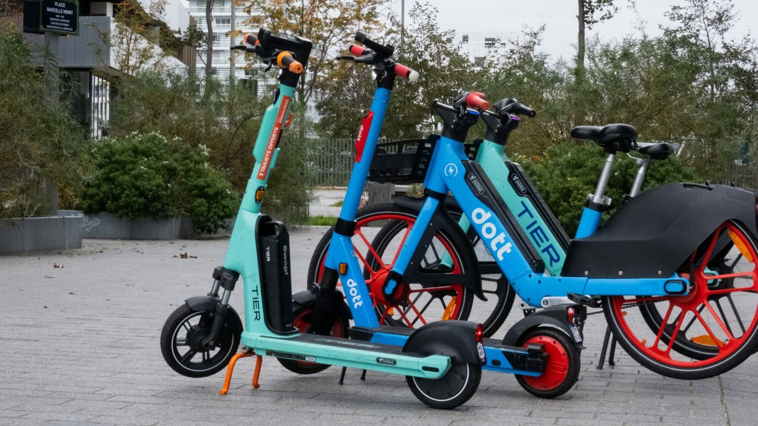 Tier Mobility: E-Scooter-Anbieter schließt sich mit Dott zusammen